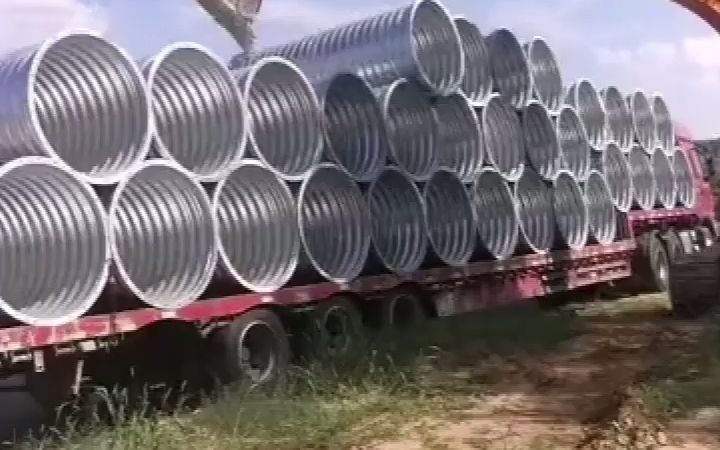 山西钢波纹涵管桥梁工程涵洞大口径波纹管直径1米1.5米3米卸货
