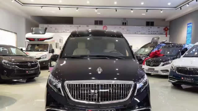 款款奔驰V260L豪华改装商务车,展厅现车优惠报价
