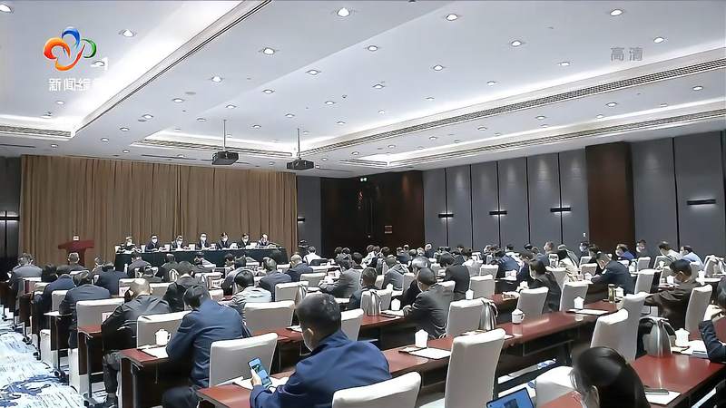 以党的二十大精神为引领 确保全市社会大局持续平安稳定