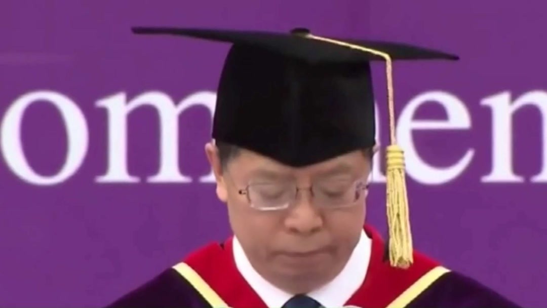 北京清华大学校长毕业寄语:丈夫秉壮节 自信无终穷