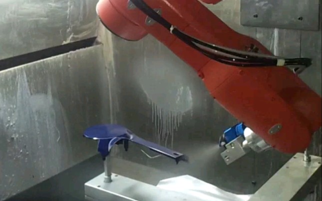 自动喷涂机器人喷涂工作实拍