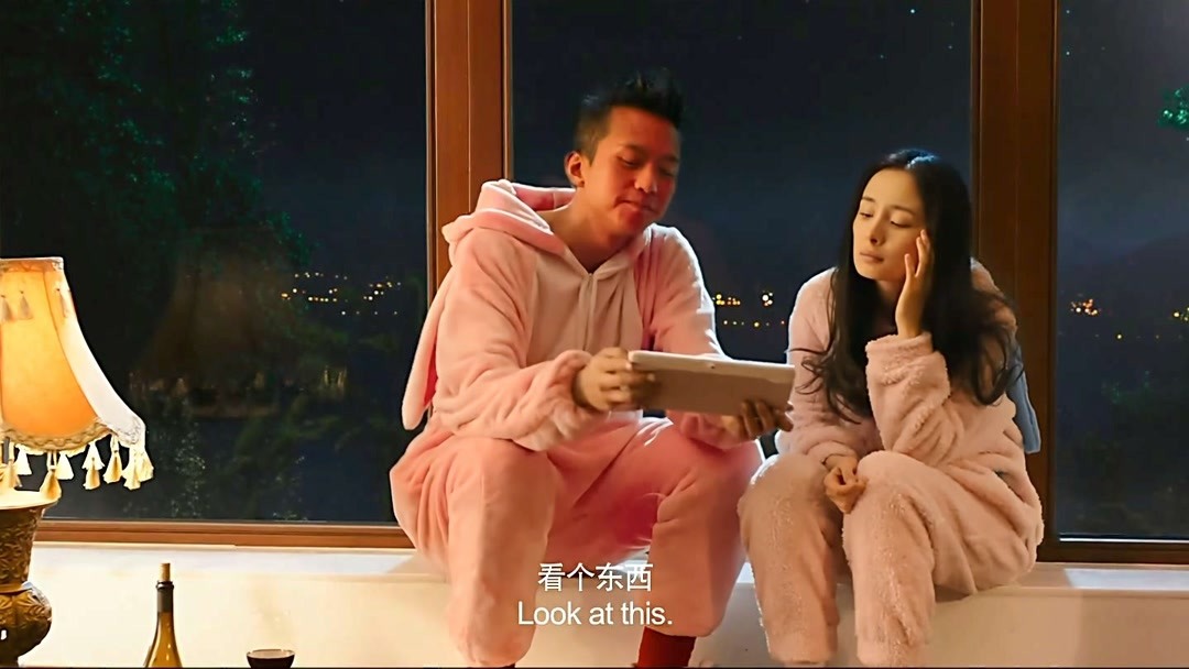 男子让女子看照片,没想到照片是这么来的,没点技术真不敢这