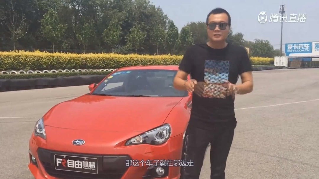 零基础学漂移,职业车手的手刹起漂法原来这么简单