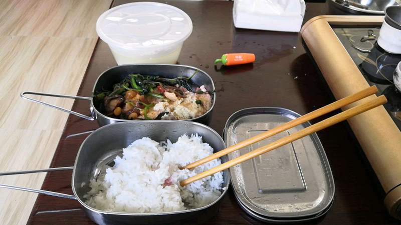 防控疫情食堂分餐,分散用餐