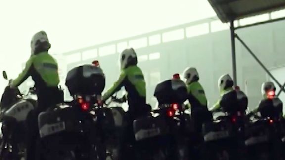 执法记录仪记录暖心一幕,要不是有他们在,小女孩性命堪忧!