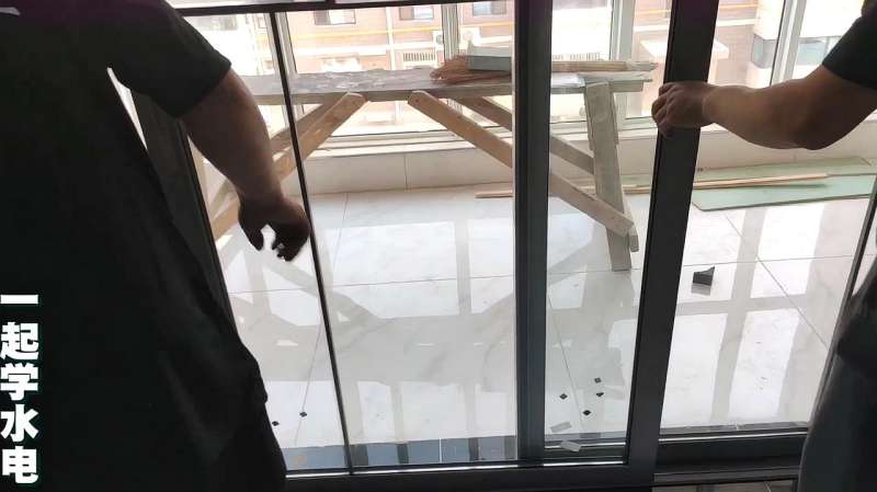 新房子安装3个玻璃门共计7000元,看看贵不?
