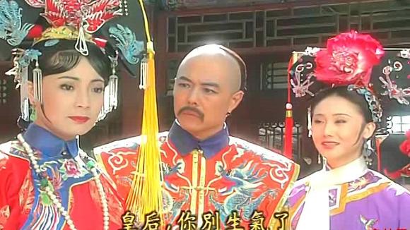 《还珠格格》皇后让容嬷嬷教训小燕子,小燕子霸气回击
