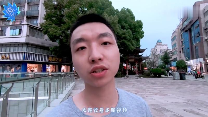 「Vlog安庆」街拍突降大雨时的小姐姐。骑电动车冲浪!