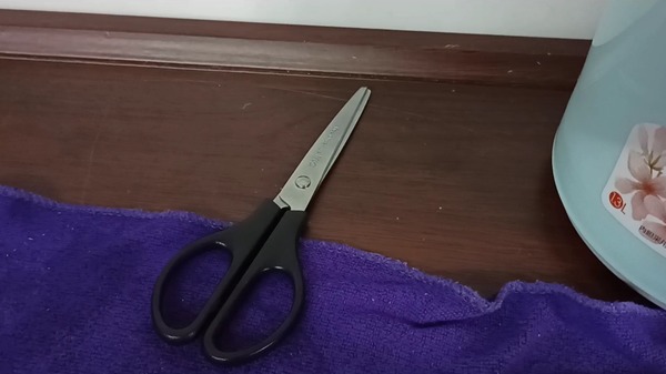 使用的很顺手的晨光办公剪刀