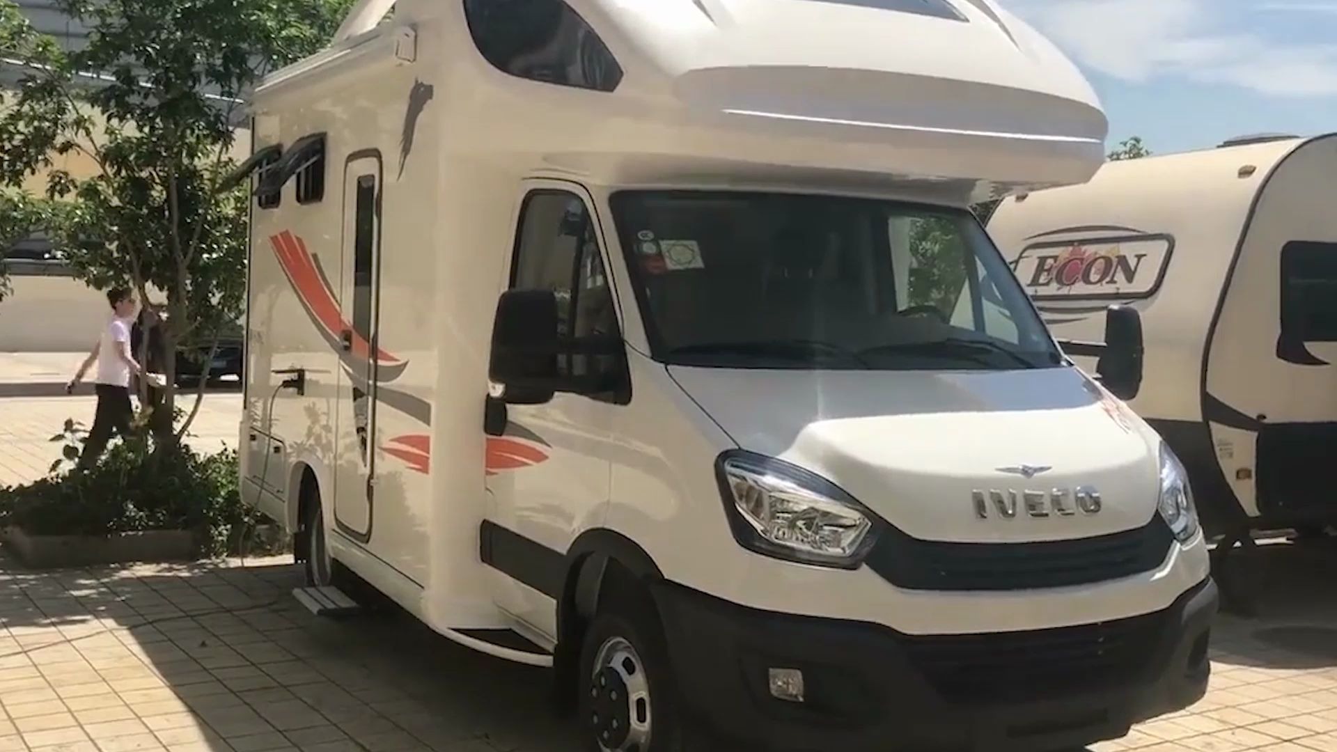 依维柯改装房车,空间设计合理,C本就能开!