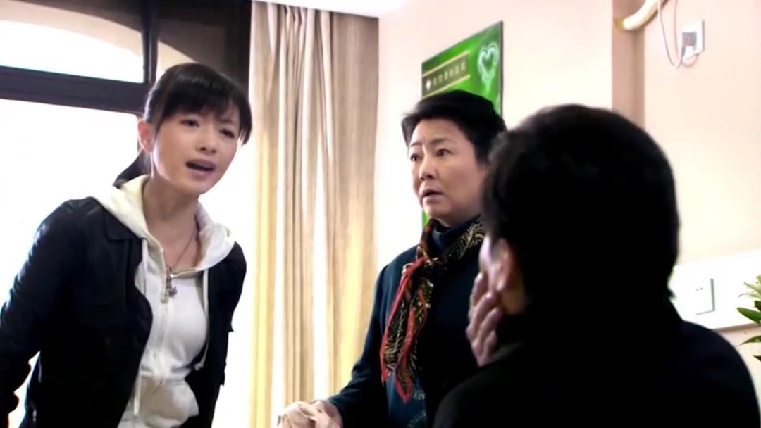 丈夫带回一女的,长得和妻子一模一样,丈母娘当场哭了