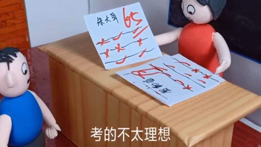 一向成绩很好的班长这次居然考了0分,知道原因后同学们都感动了