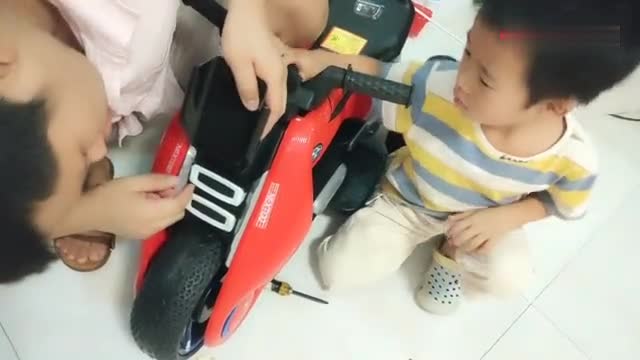 网友送了一个三轮摩托车,组装起来很拉风