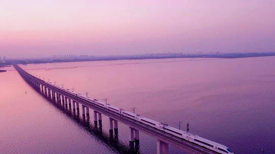 全球最长的桥,全长164公里,开车通过要2小时!