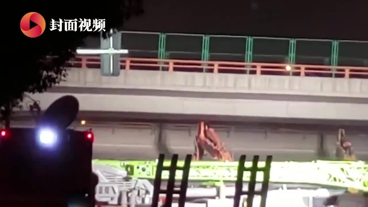 直击现场!无锡高架桥垮塌 三辆车被压 正在救援中