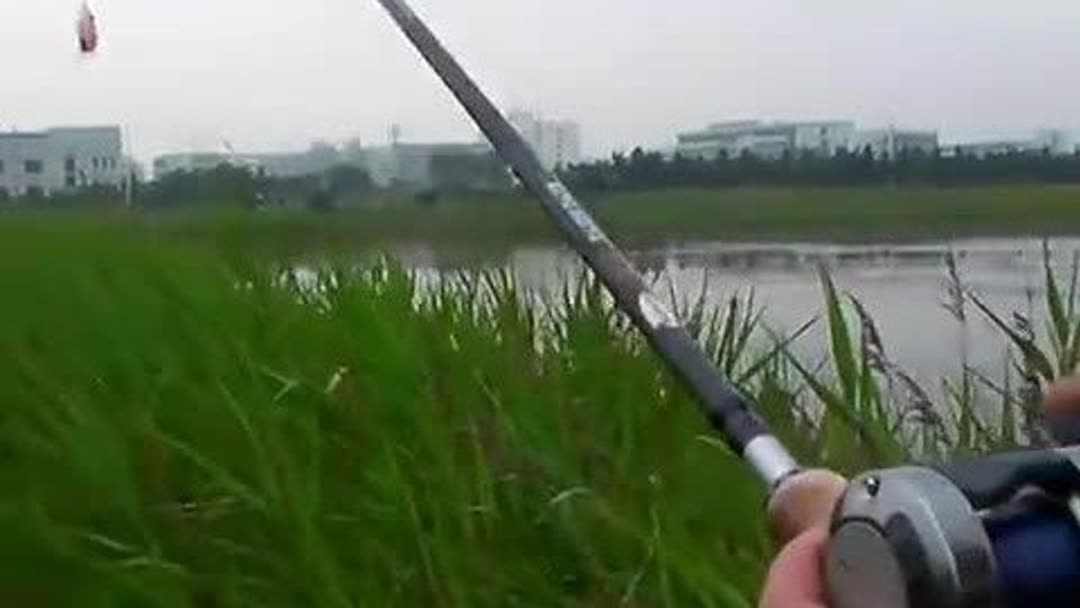 枪柄鼓轮雷强竿抛投路亚竿的使用方法