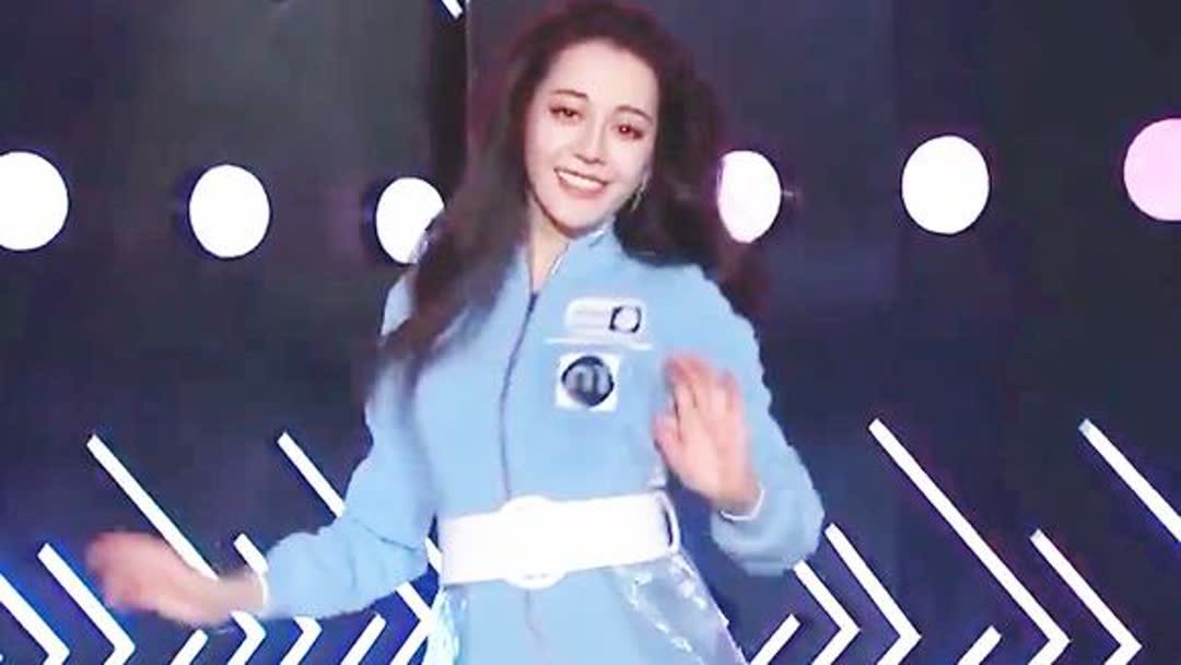 最近这首《Oops》火了,搭配上迪丽热巴的跳舞视频毫无违和感!