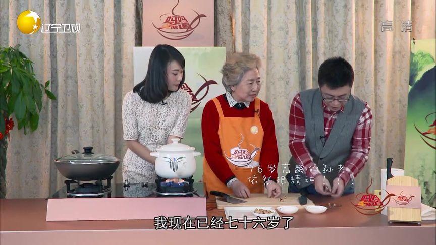 妈妈的味道:干的白果非常好处理,只要轻轻敲开去掉硬壳就可以了