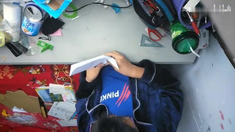 纸飞机大师约翰柯林斯的回旋纸飞机