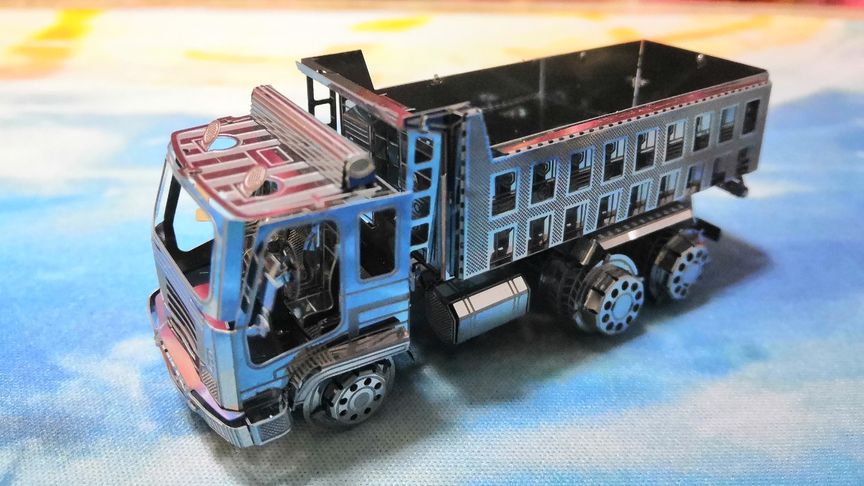 拼装迷你自卸卡车模型 痛并快乐着