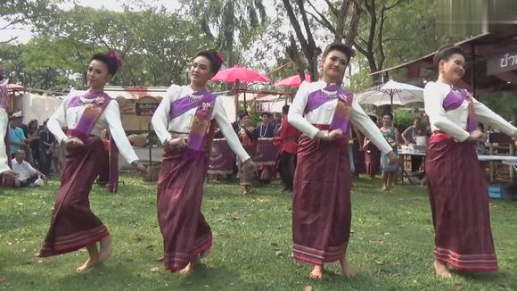 传统泰国舞蹈ฟ้อนร้อยเอ็ดเพชรงาม