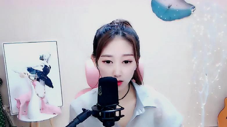 美女小懒一曲伤感情歌《过客》我只是一个过客,从你的世界路过?