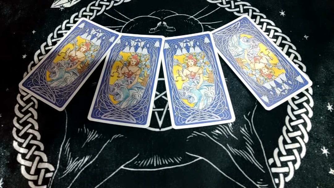 塔罗牌预言:选感应最强的牌,预测未来和你相守的是怎样的一个人