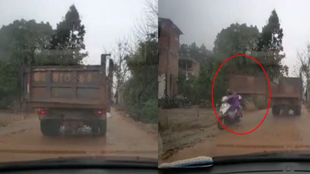 货车门突然松动甩出 电动车小哥被重重打翻在地