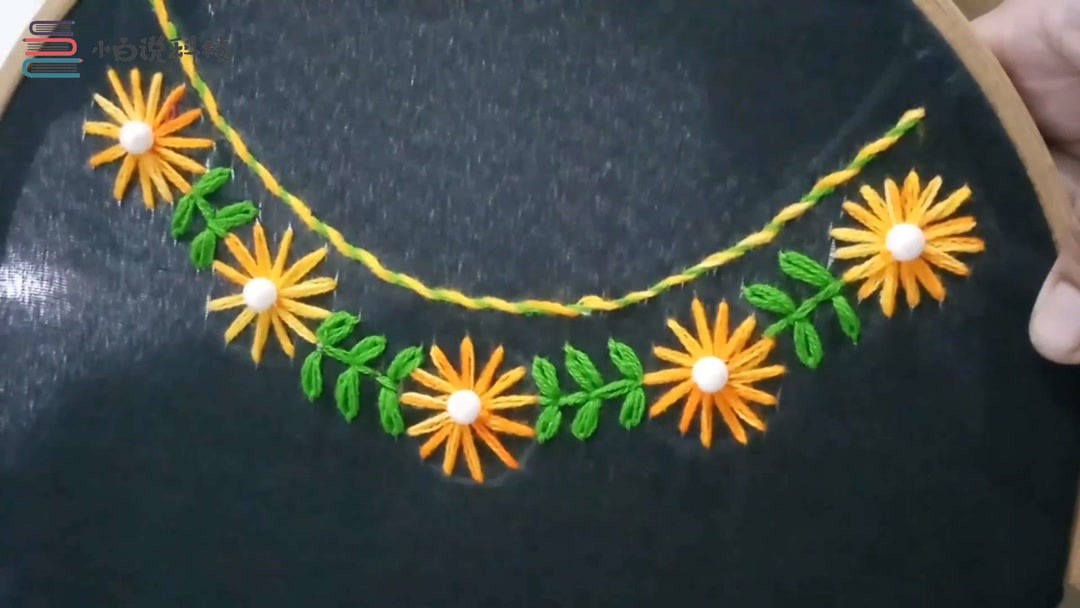 刺绣教程,简单漂亮的花朵,好看的圆领设计图案!