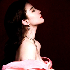 喜欢美女子的椰椰 