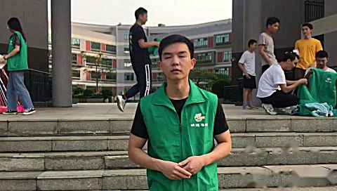 学雷锋,树新风,美化校园从我做起