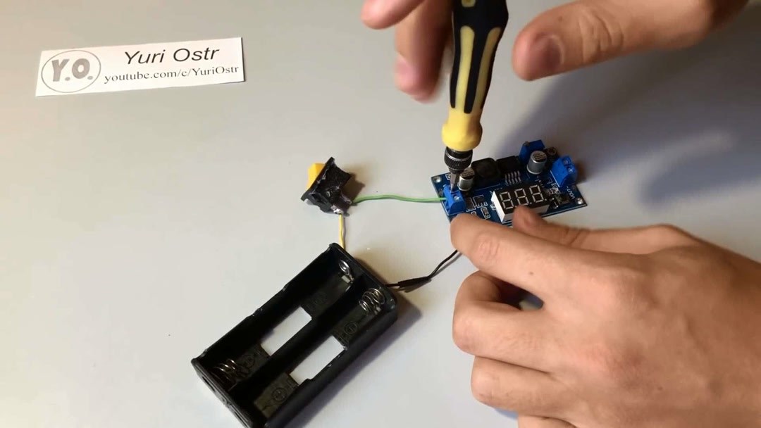 DIY手工制作：这个自制手电筒功能太强大了，看完2分钟就学会了