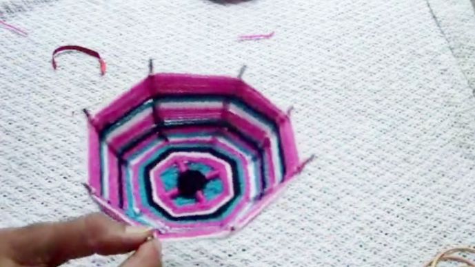 毛线篮子教程,手工编织彩色篮子