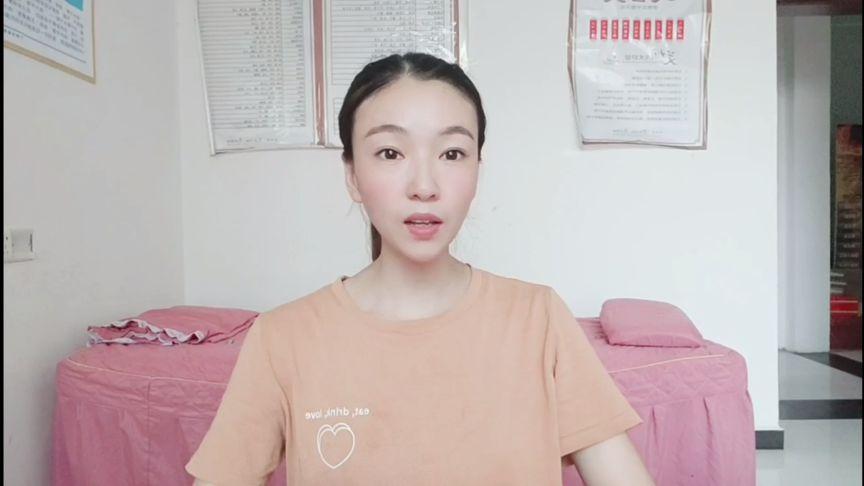 1勺蜂蜜1勺珍珠粉2勺面粉,自制成面膜,可以改善肤色,美白滋润