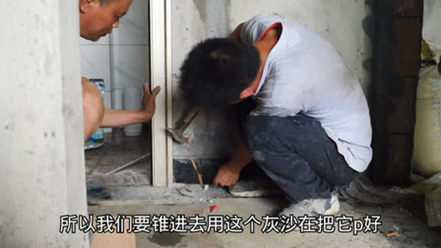 厕所门要怎么快,看老师傅怎么操作,简单方便