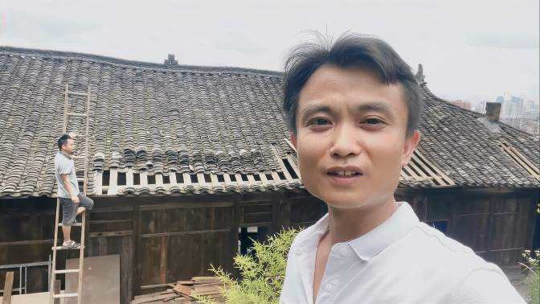 怀化老鸭山老板们上房揭瓦,想航拍