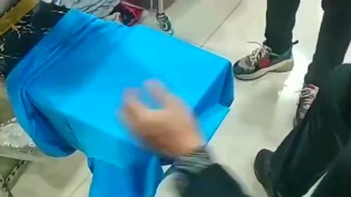 原来衣服上的图案是这么印上去的,怪不得那么的不结实
