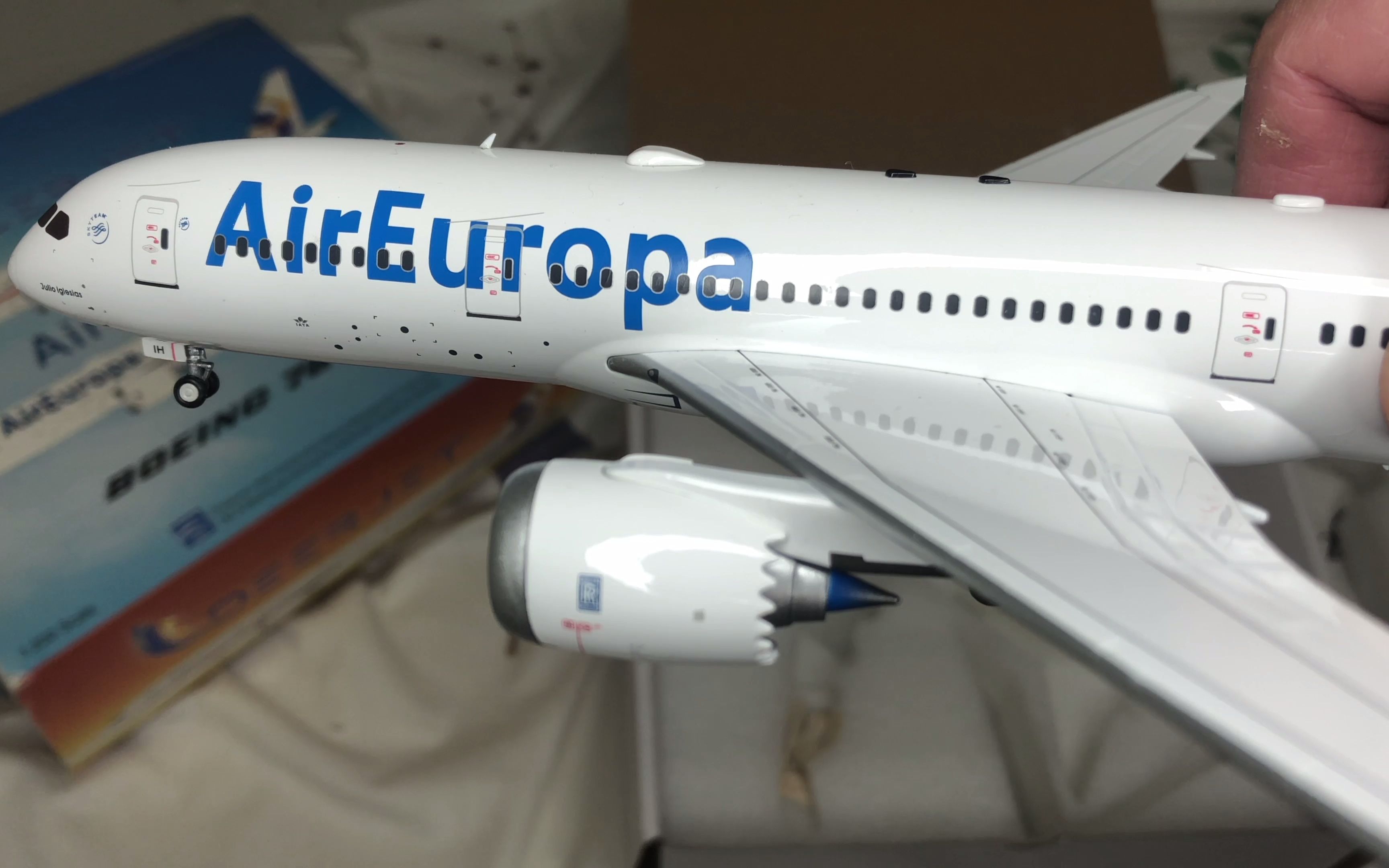 开箱绝版inflight西班牙欧罗巴航空1/200飞机模型 波音B787-8Air ...