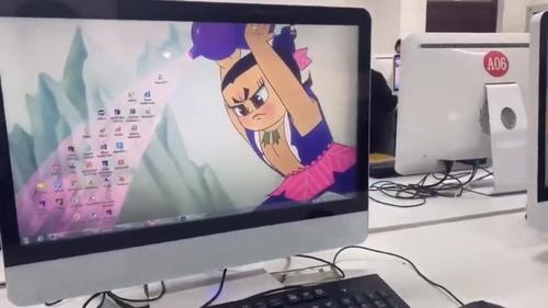 真是有趣的灵魂同事,这样的电脑桌面你喜欢吗?