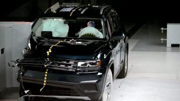 大众途昂小重叠碰撞测试,副驾驶测碰撞全优通过