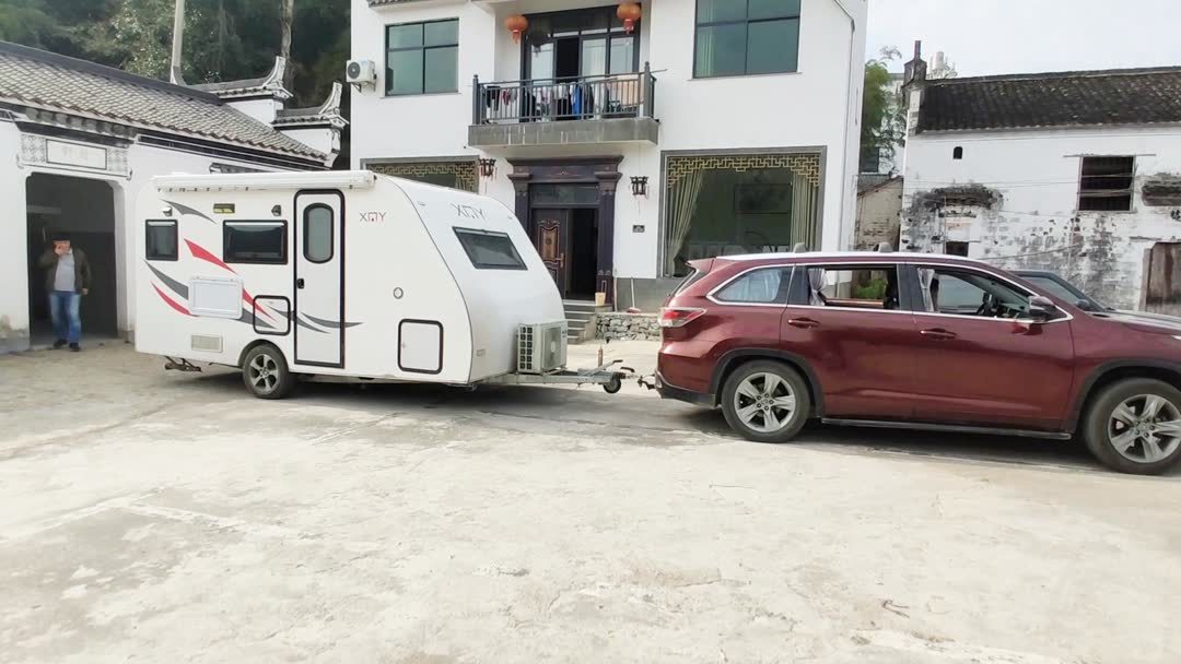 9万元的拖挂房车你会买吗?两个车加起来12米,停车更是耗半小时