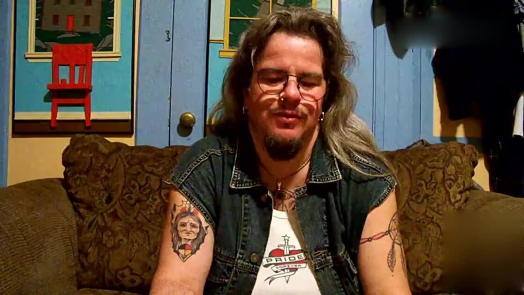 他12岁开始长胡子却同时来大姨妈 身体构造惊人