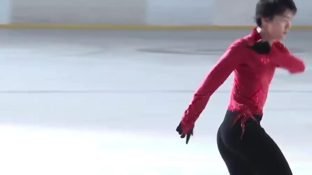 日本两大花式滑冰选手浅田真央羽生结弦齐对你说OK