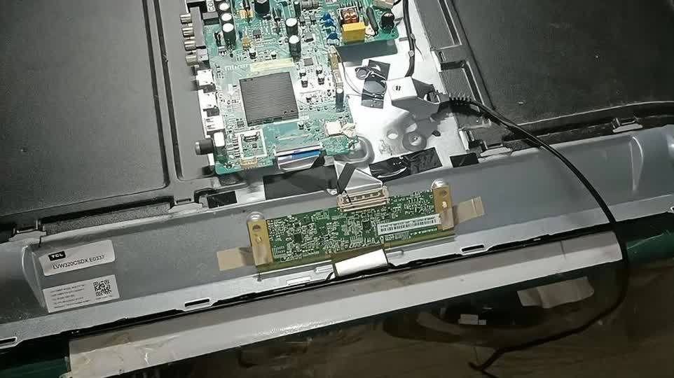 TCL32寸液晶电视背光不亮拆卸要注意这一点
