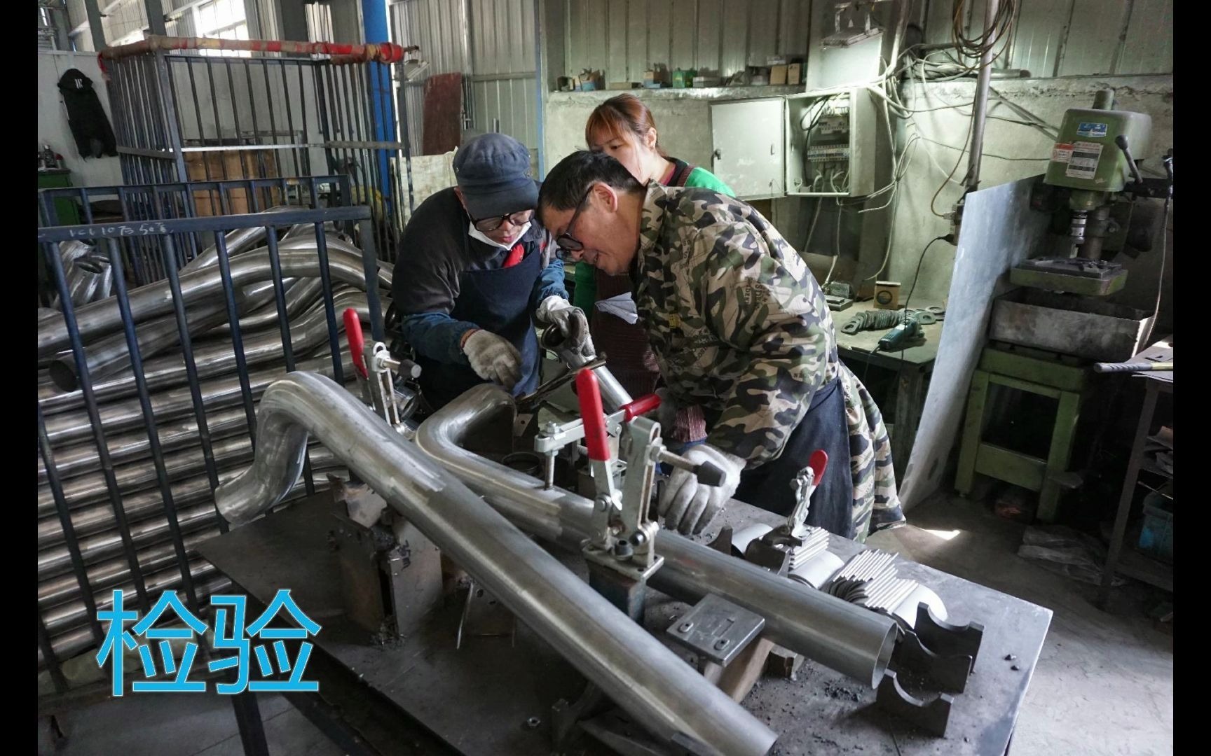 我们的每套产品在出厂之前会用检具来检查位置是否正确