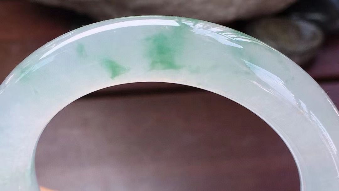 冰种翡翠手镯,不带花也如此美丽!