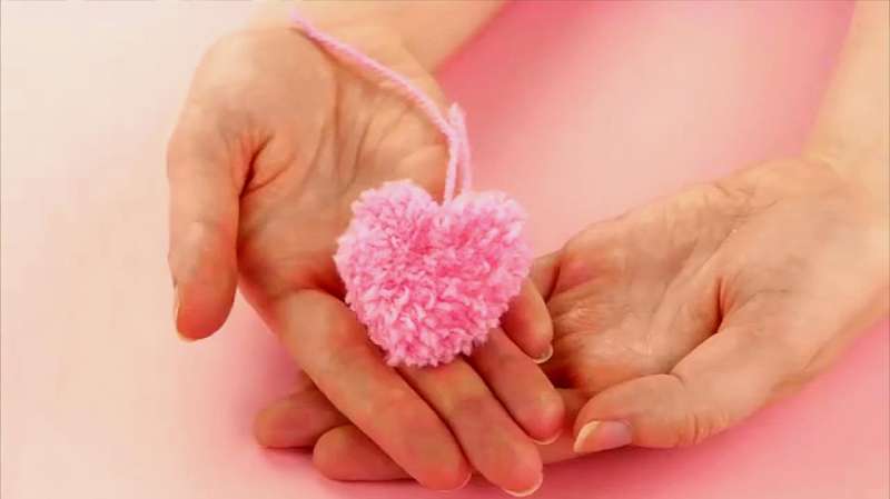 今天教大家制作爱心书签,简单实用又可爱