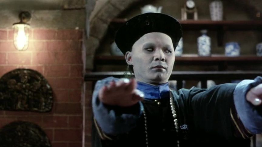 林正英僵尸电影:镇尸符被撕下,千年僵尸复活,小伙子自求多福吧