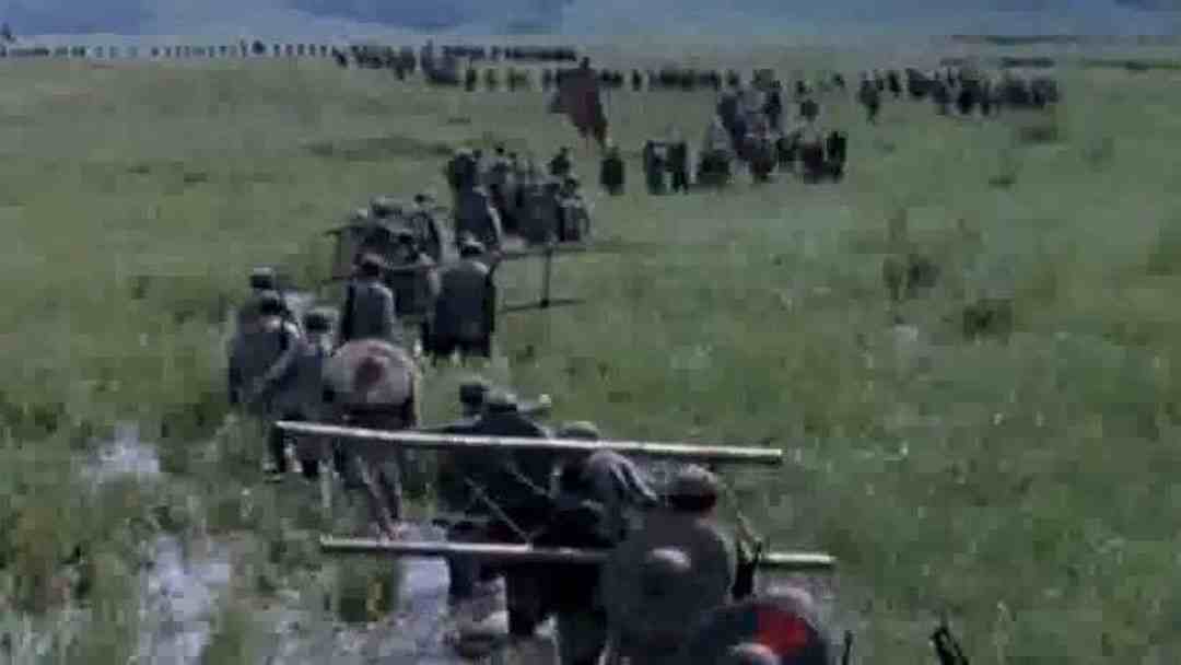 四川大渡河铁索桥是中国现存的古老铁索桥之一,又称泸定桥