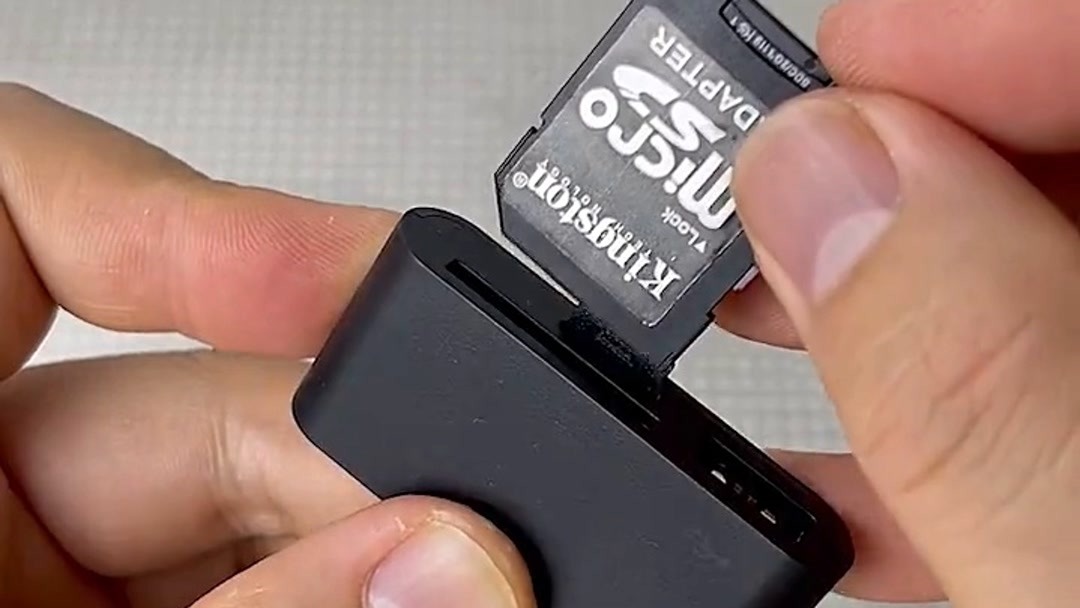 想要手机读取U盘数据,就用这个多功能读卡器